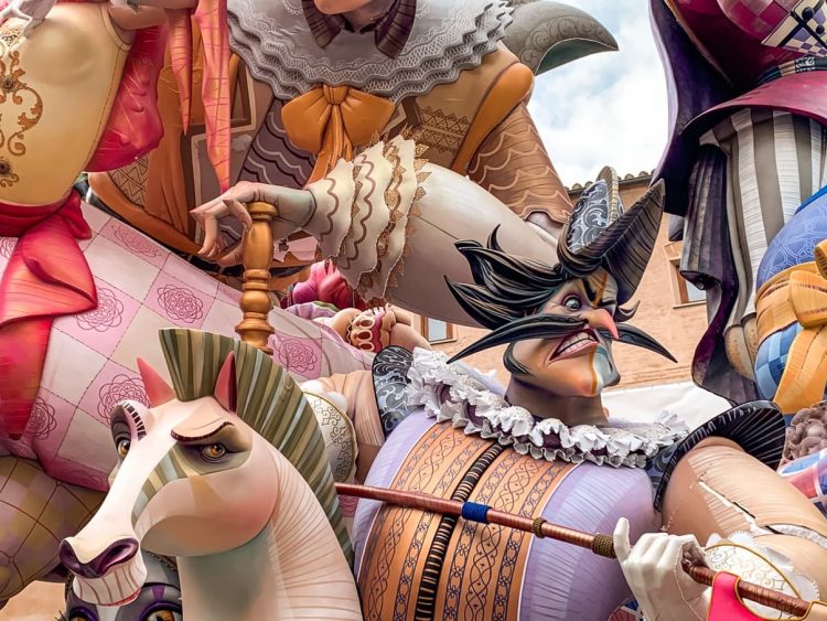 Tudo sobre o espetáculo das Fallas em Valência 🇪🇸 - Passaporte Feliz